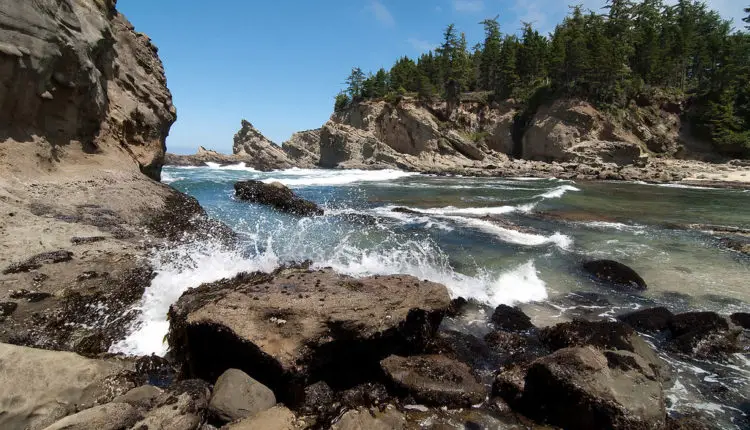 Coos Bay Water Temperature: Forecasts & current water temp